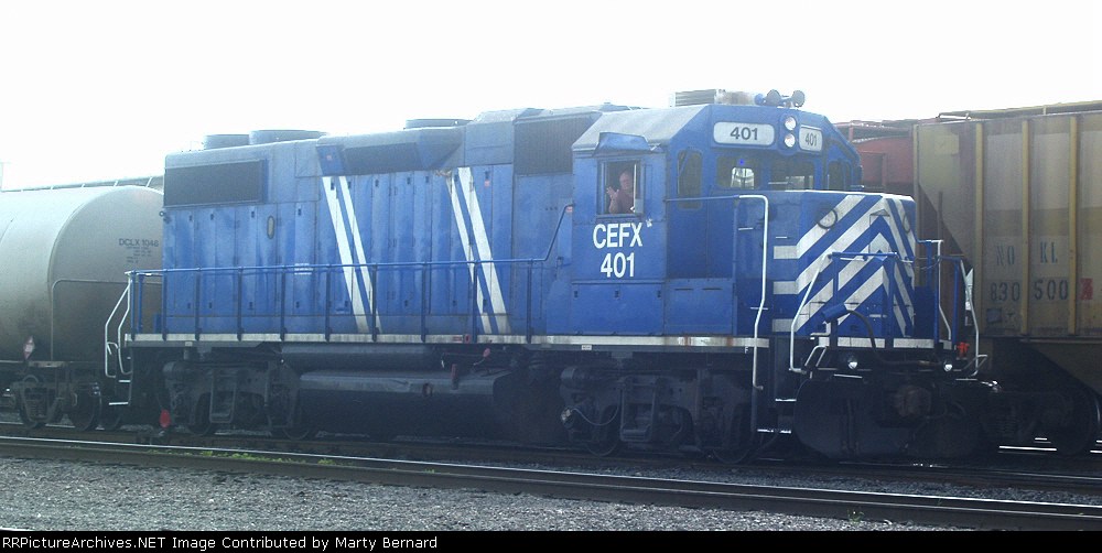 CEFX 401 in Avondale Yard with a Friendly Wave